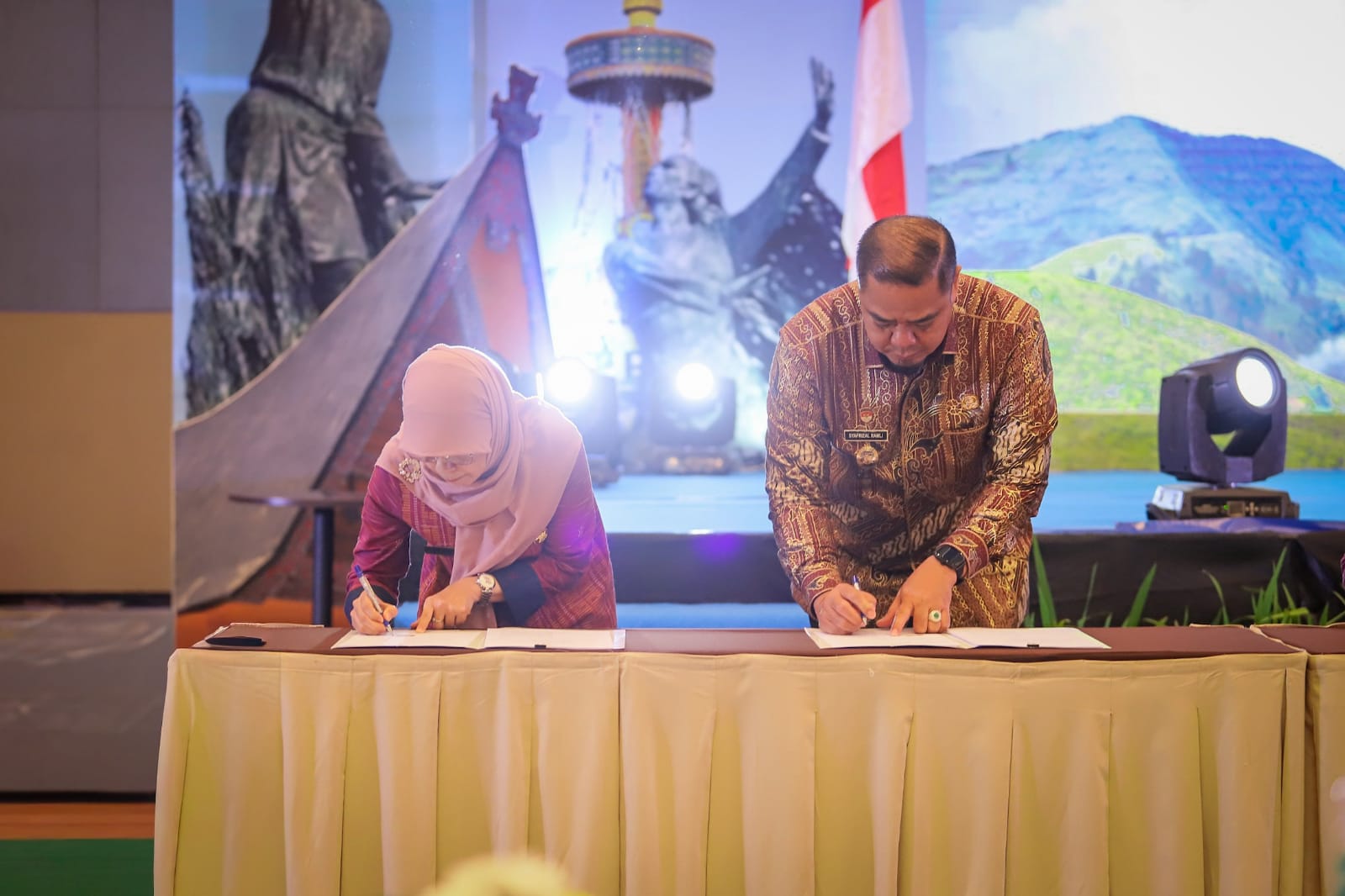 Wakil Bupati Batu Bara Syafrizal SE, M.AP Menandatanganii MoU dengan ...